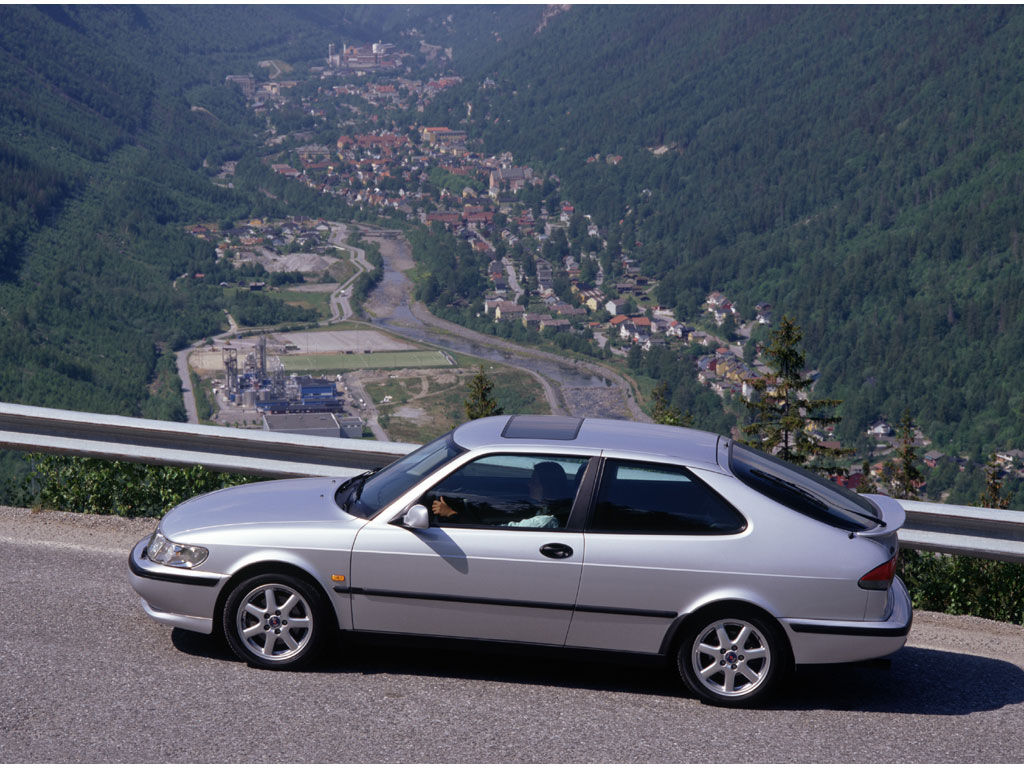 Saab 900 technical specifications and fuel economy
